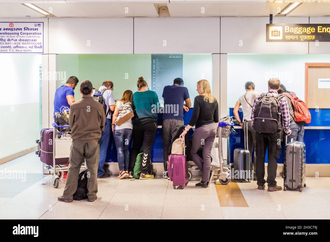 Queue desk hi-res stock photography and images - Alamy