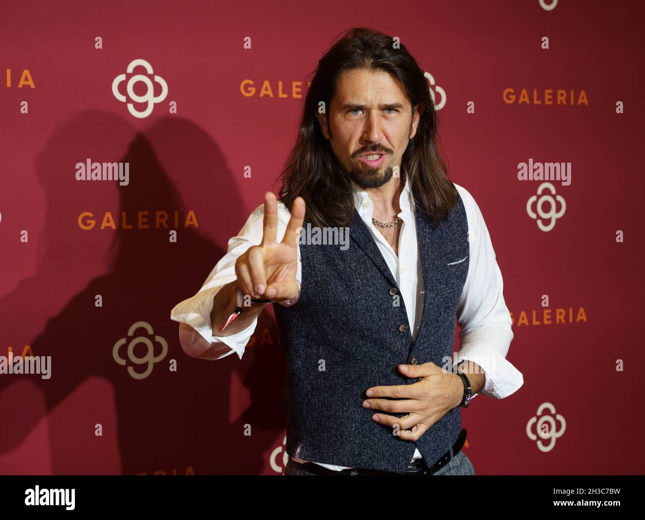27 October 2021, Hessen, Frankfurt/Main: Actor Micky Jukovic arrives at ...