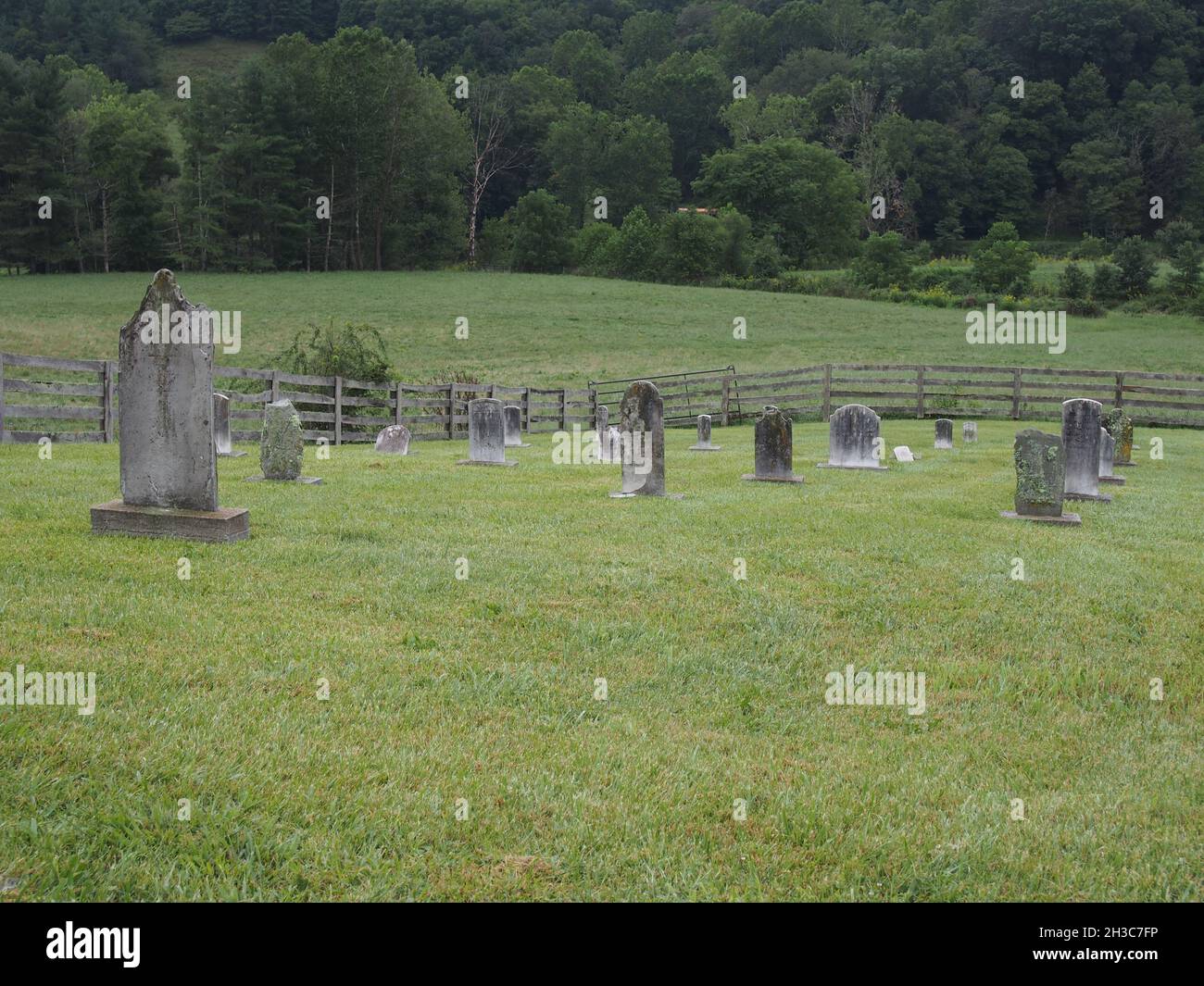Osborne fort cemetery hi-res stock photography and images - Alamy