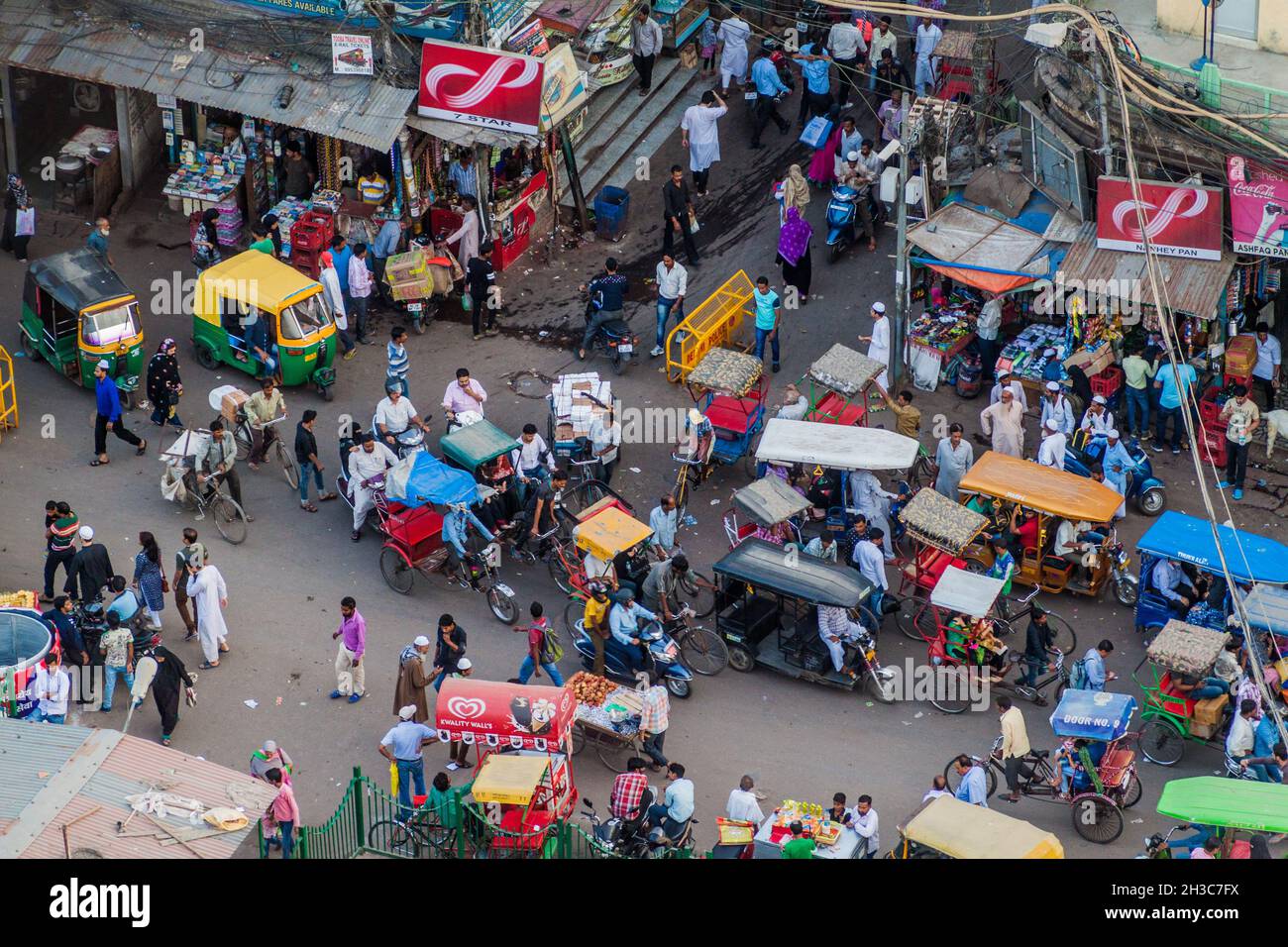 Pedestrian intersection in india hi-res stock photography and images ...