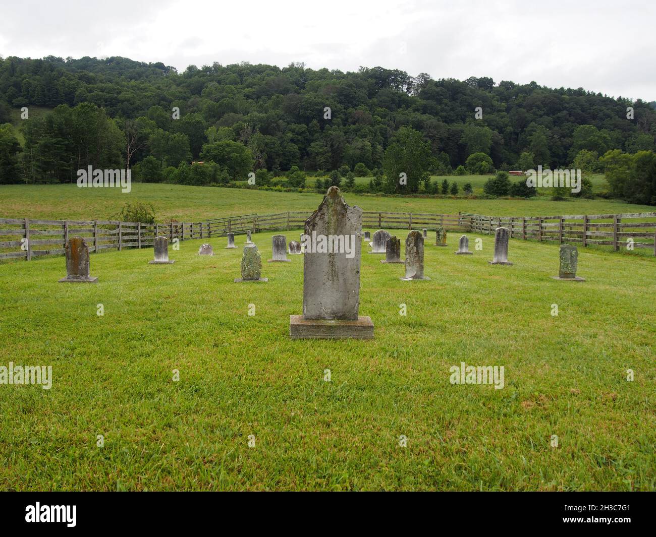 Osborne fort cemetery hi-res stock photography and images - Alamy