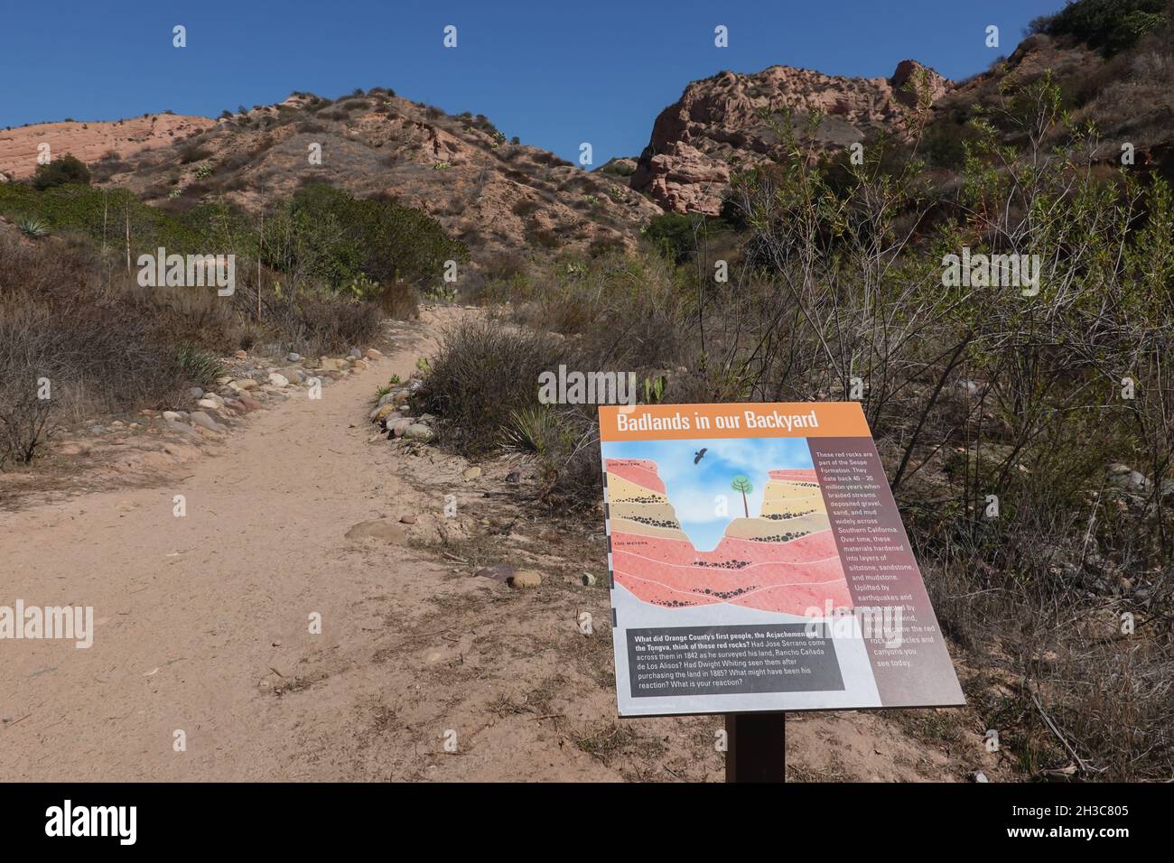 Red rock canyon park trail hi-res stock photography and images - Alamy