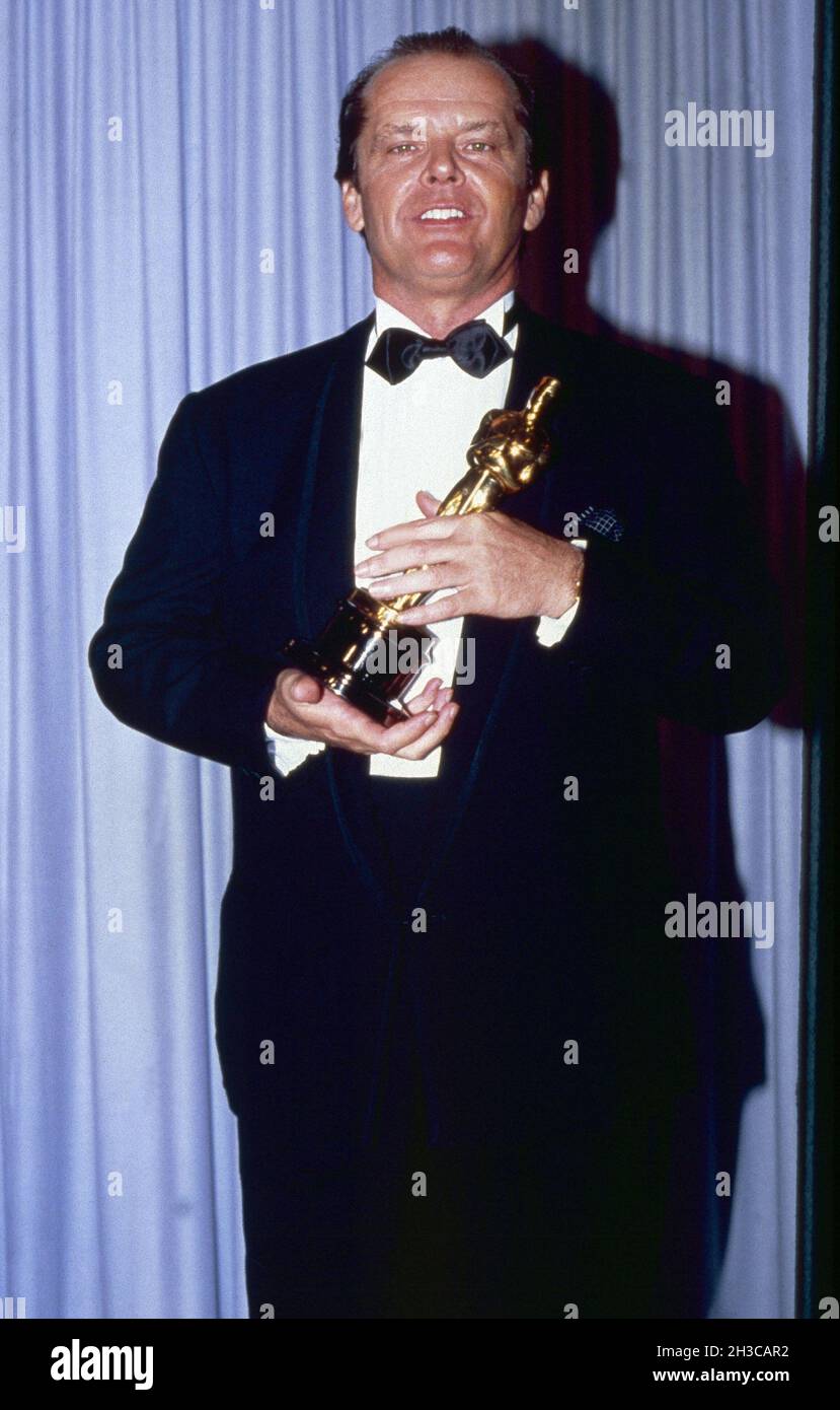 Hollywood, CA. USA. Actor Jack Nicholson holding his Oscar in Press ...