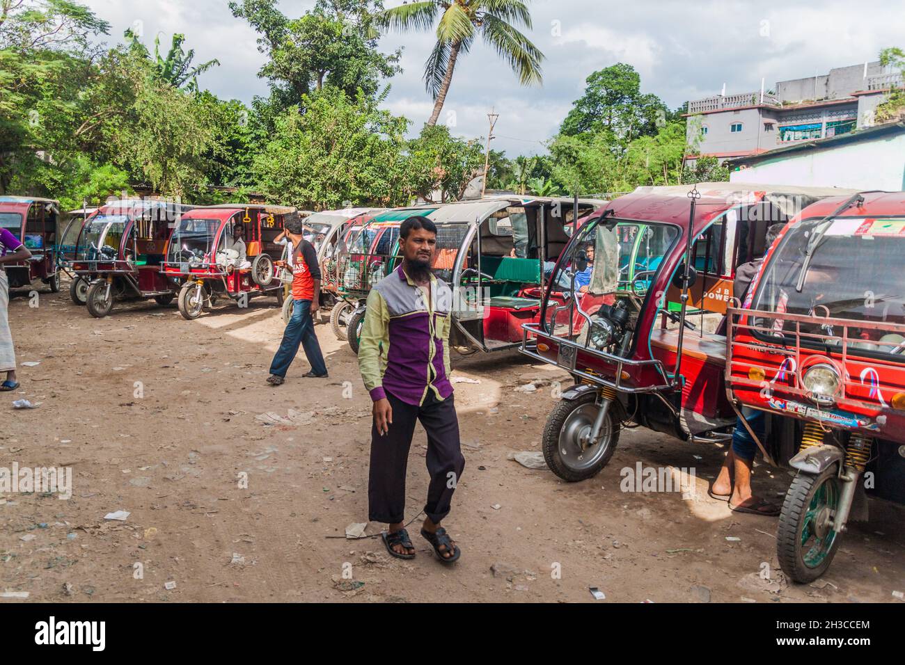 Auto rickshaw bangladesh hi-res stock photography and images - Alamy