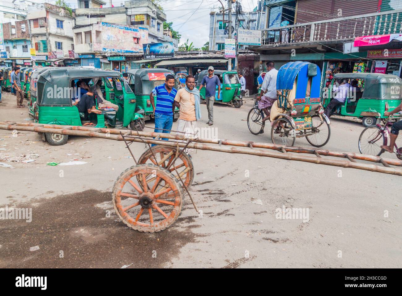 Cng auto rickshaw bangladesh hi-res stock photography and images - Alamy