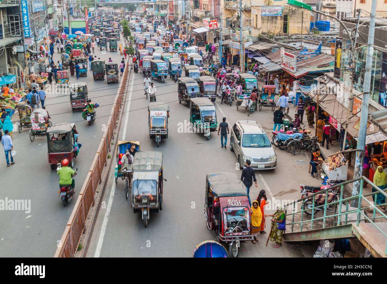 RAJSHAHI, BANGLADESH - NOVEMBER 9, 2016: Traffic at Saheb Bazar Road in ...