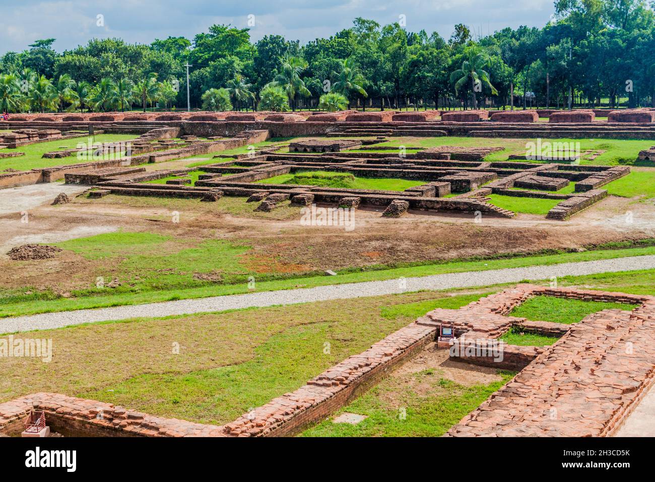 Somapuri Vihara Somapura Mahavihara , ruins of Buddhist monastic ...