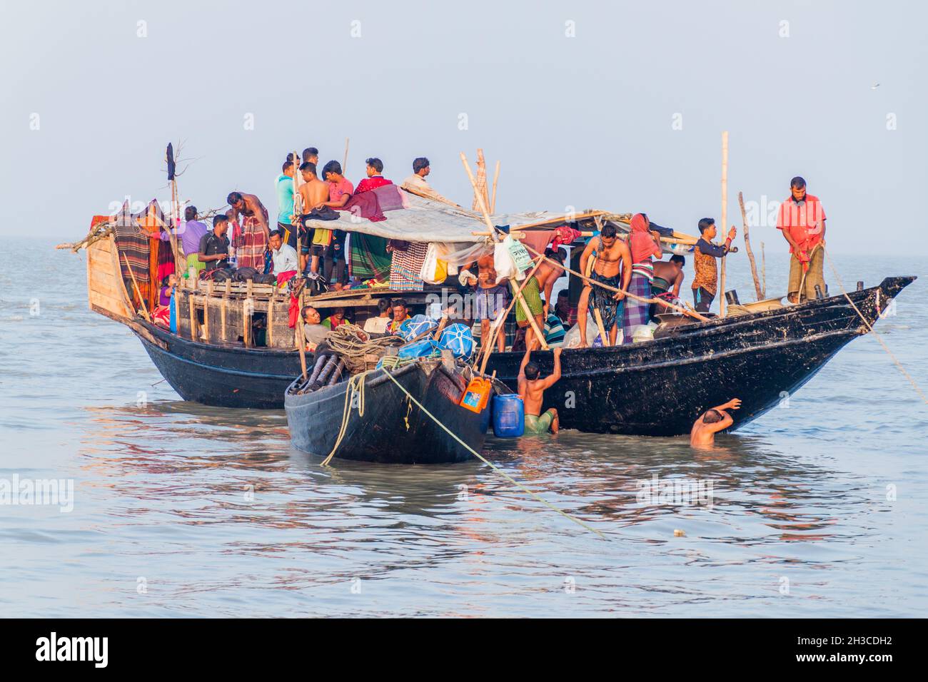 DUBLAR CHAR, BANGLADESH - NOVEMBER 14, 2016: Hindu pilgrims on their ...