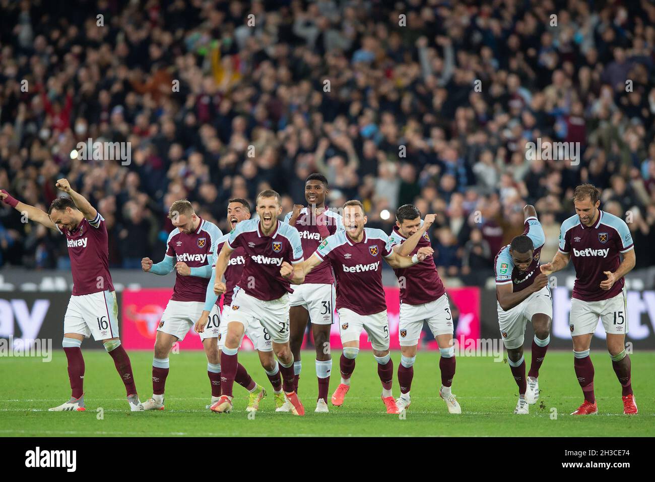 London, UK. 27th Oct, 2021. West Ham United players celebrate the ...