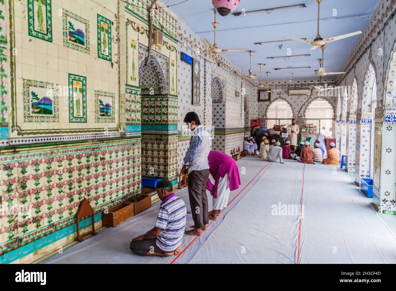 DHAKA, BANGLADESH - NOVEMBER 20, 2016: Interior of Star Mosque Tara ...