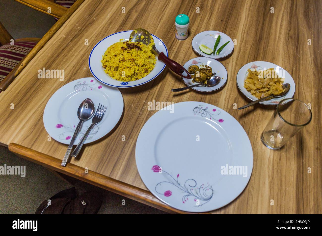 Food in Bangladesh - Vuna kichuri, Dim curry and Shobji Stock Photo - Alamy