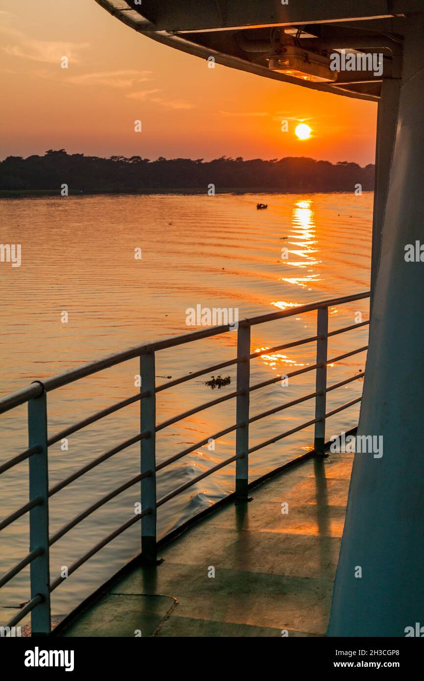 Evenig river hi-res stock photography and images - Alamy
