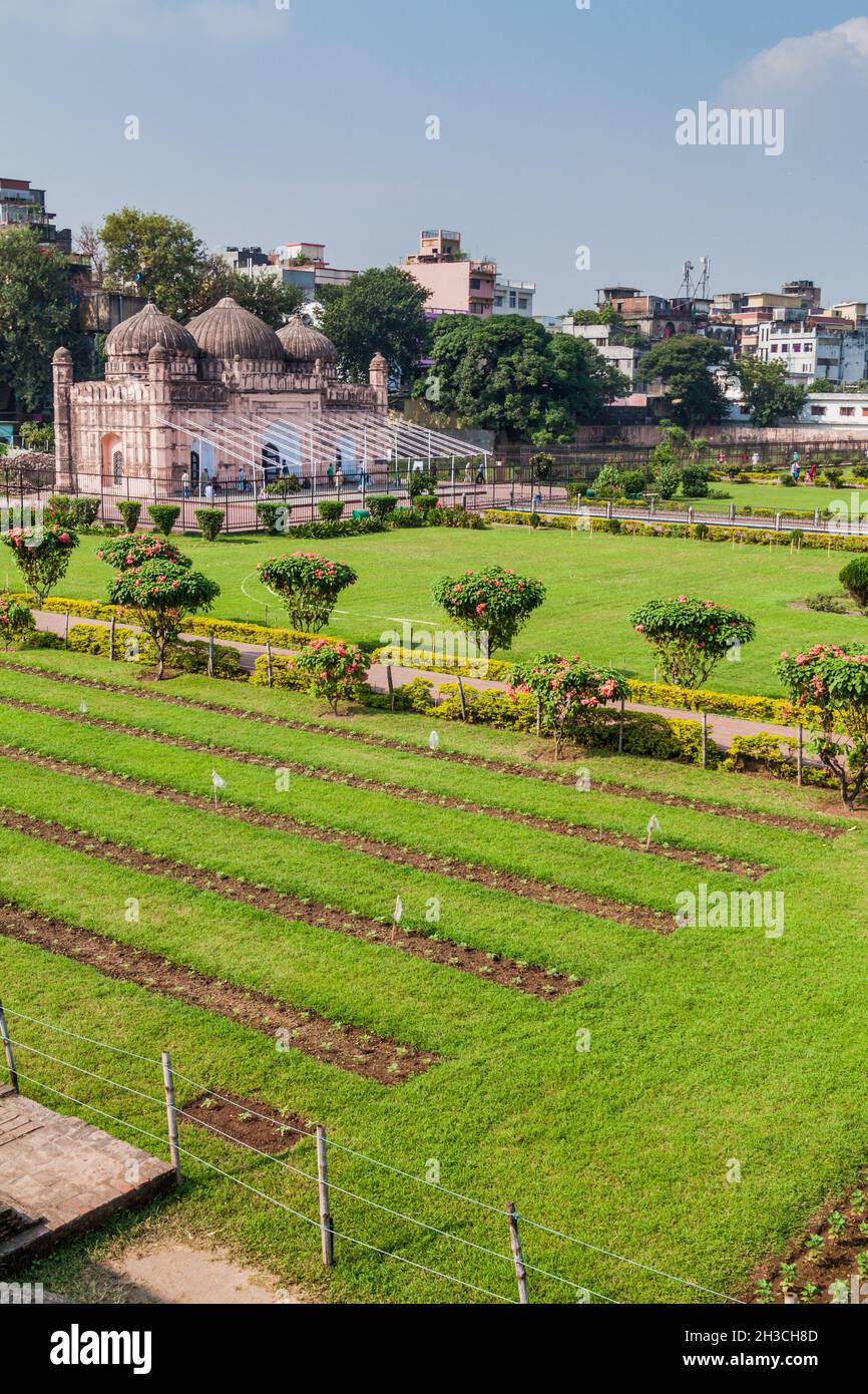 Quilla Mosque in Lalbagh Fort in Dhaka, Bangladesh Stock Photo - Alamy