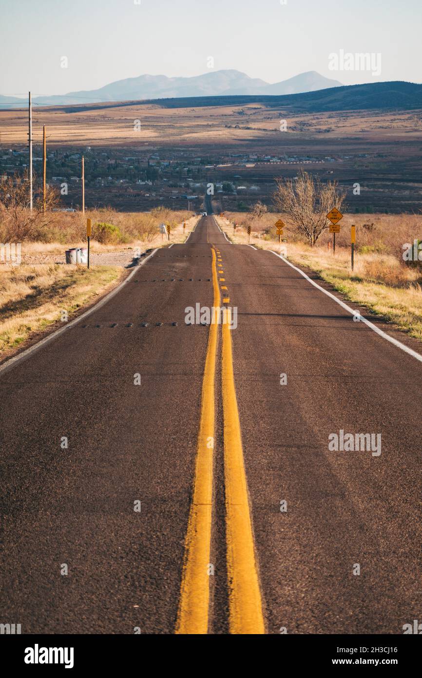 Two lane road hi-res stock photography and images - Alamy