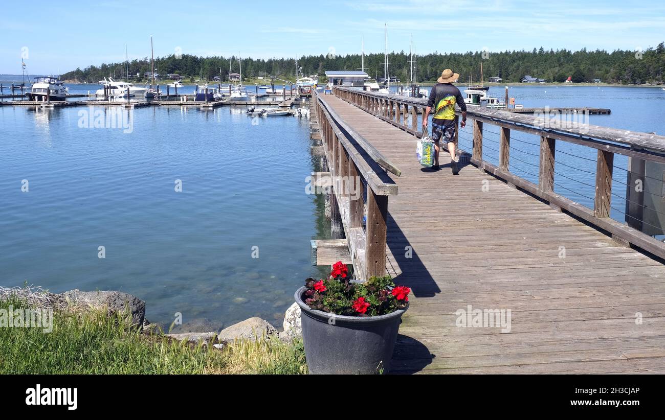 LOPEZ ISLAND IN WASHINGTON STATE'S FAMOUS SAN JUAN ISLANDS...FISHERMAN ...