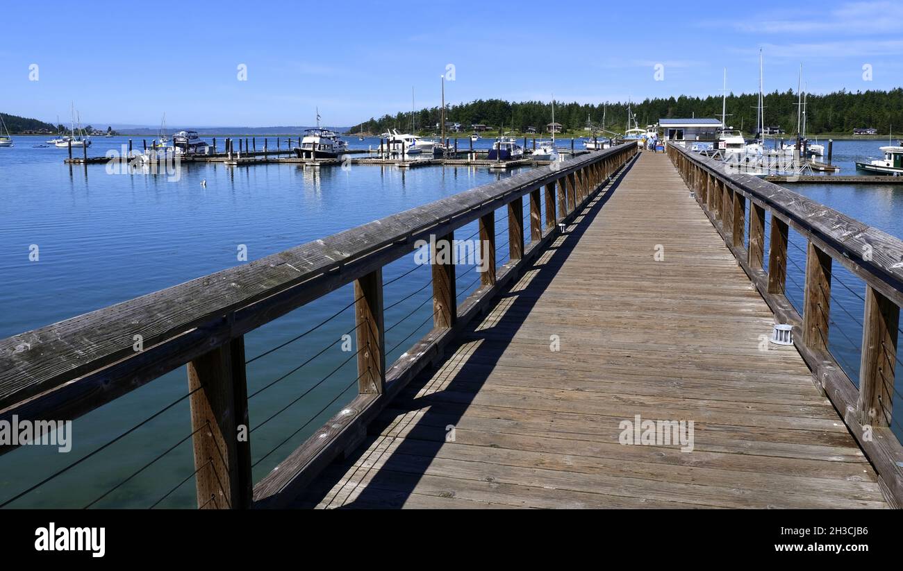 LOPEZ ISLAND IN WASHINGTON STATE'S FAMOUS SAN JUAN ISLANDS...FISHERMAN ...