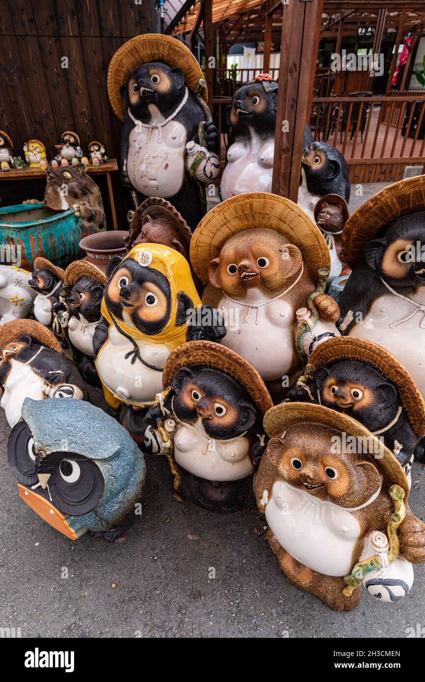 Tanuki statue hi-res stock photography and images - Alamy