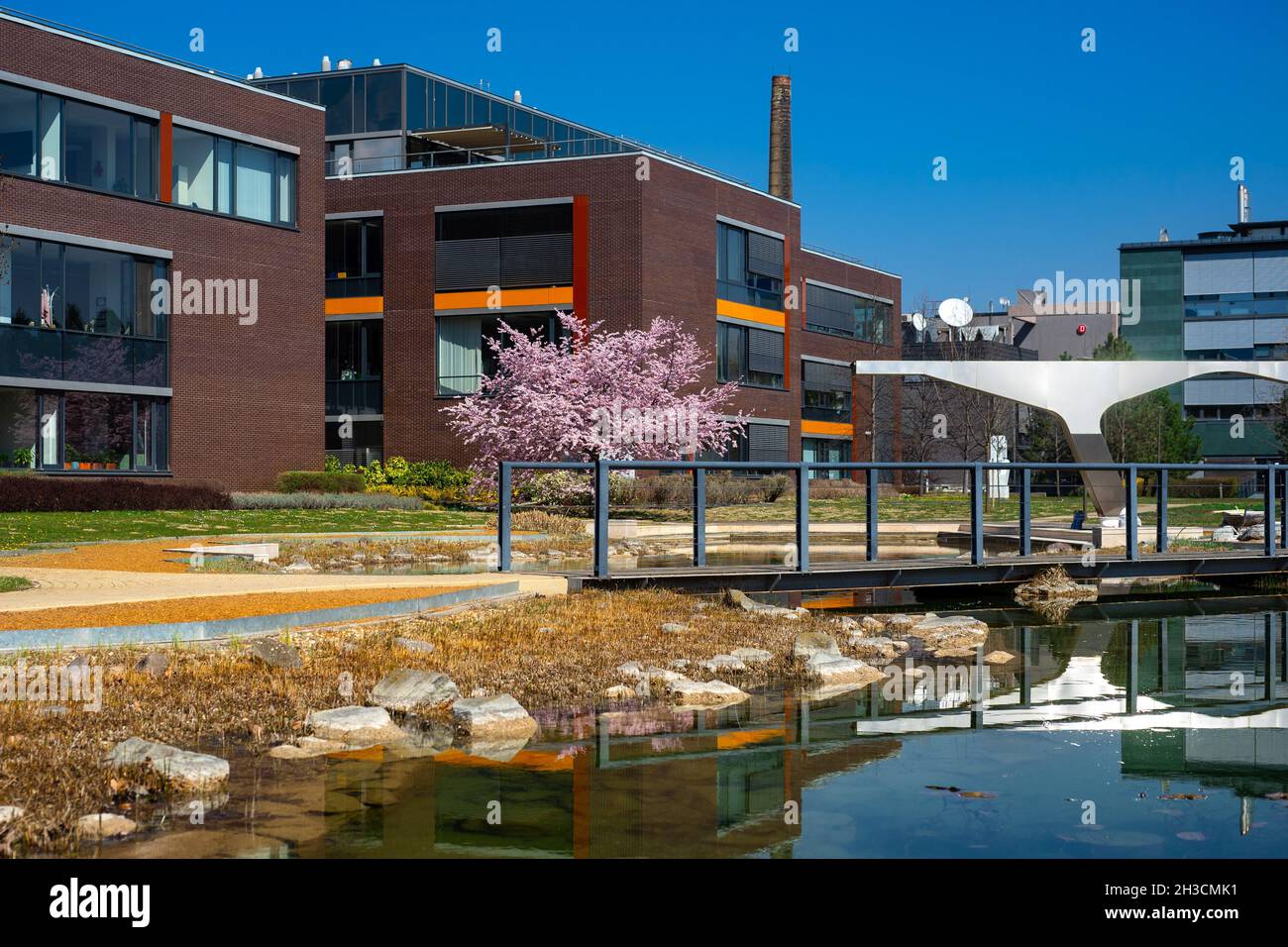 Modern office building in budapest hi-res stock photography and images ...