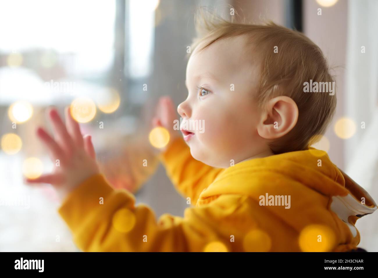 Funny falling kid hi-res stock photography and images - Alamy