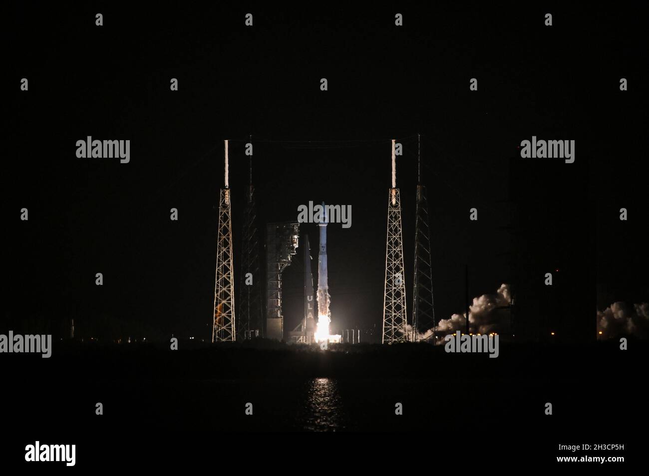 A ULA Atlas V rocket carrying NASA’s Lucy spacecraft launches from SLC ...