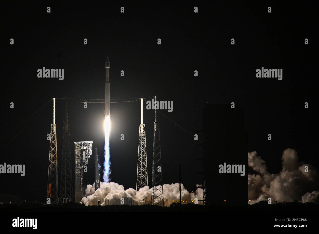 A ULA Atlas V rocket carrying NASA’s Lucy spacecraft launches from SLC ...