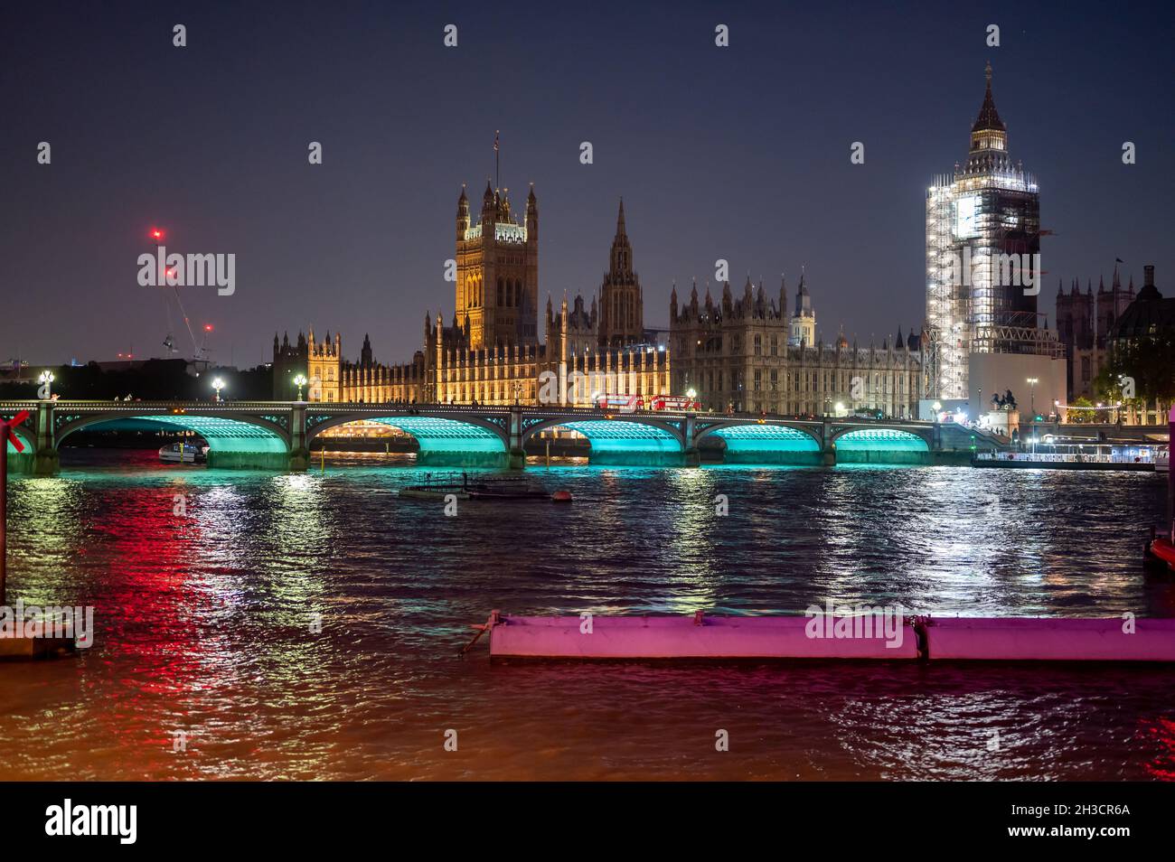 View across thames towards county hi-res stock photography and images ...