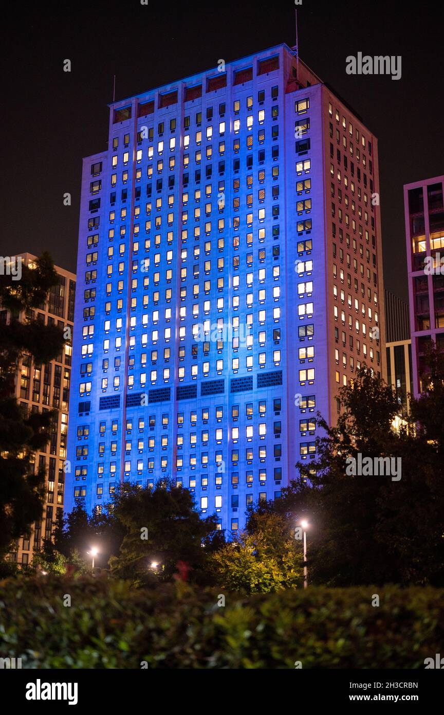 Illuminated apartment block at night on London's Southbank Stock Photo ...