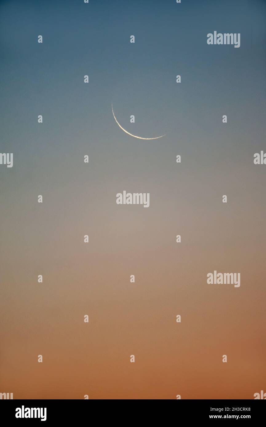 Crescent moon shape hi-res stock photography and images - Alamy