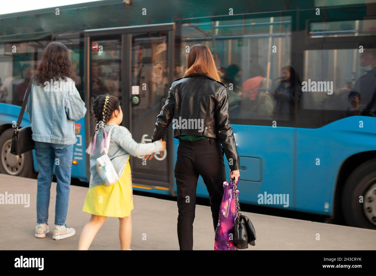 People go to the bus. Mother and daughter go home after school ...