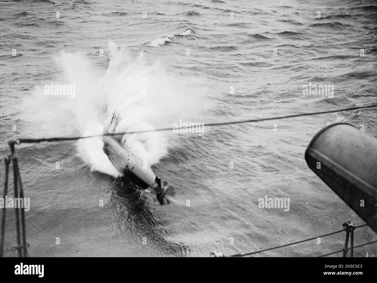 Launching a torpedo, British Royal Navy, 1917 Stock Photo - Alamy
