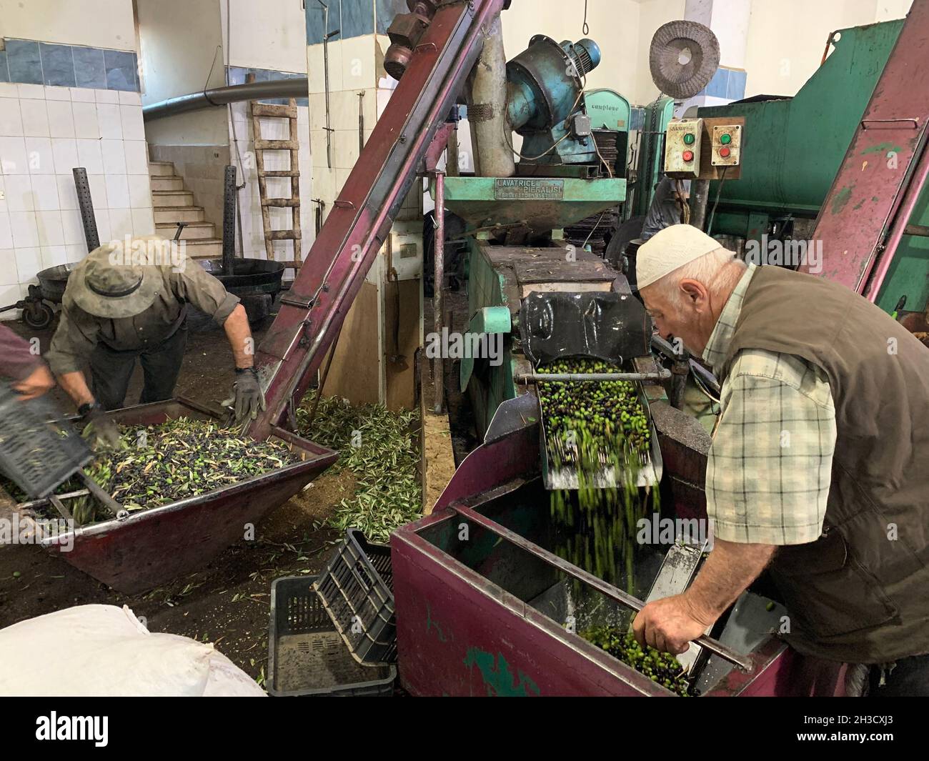 Oil processing hi-res stock photography and images - Alamy
