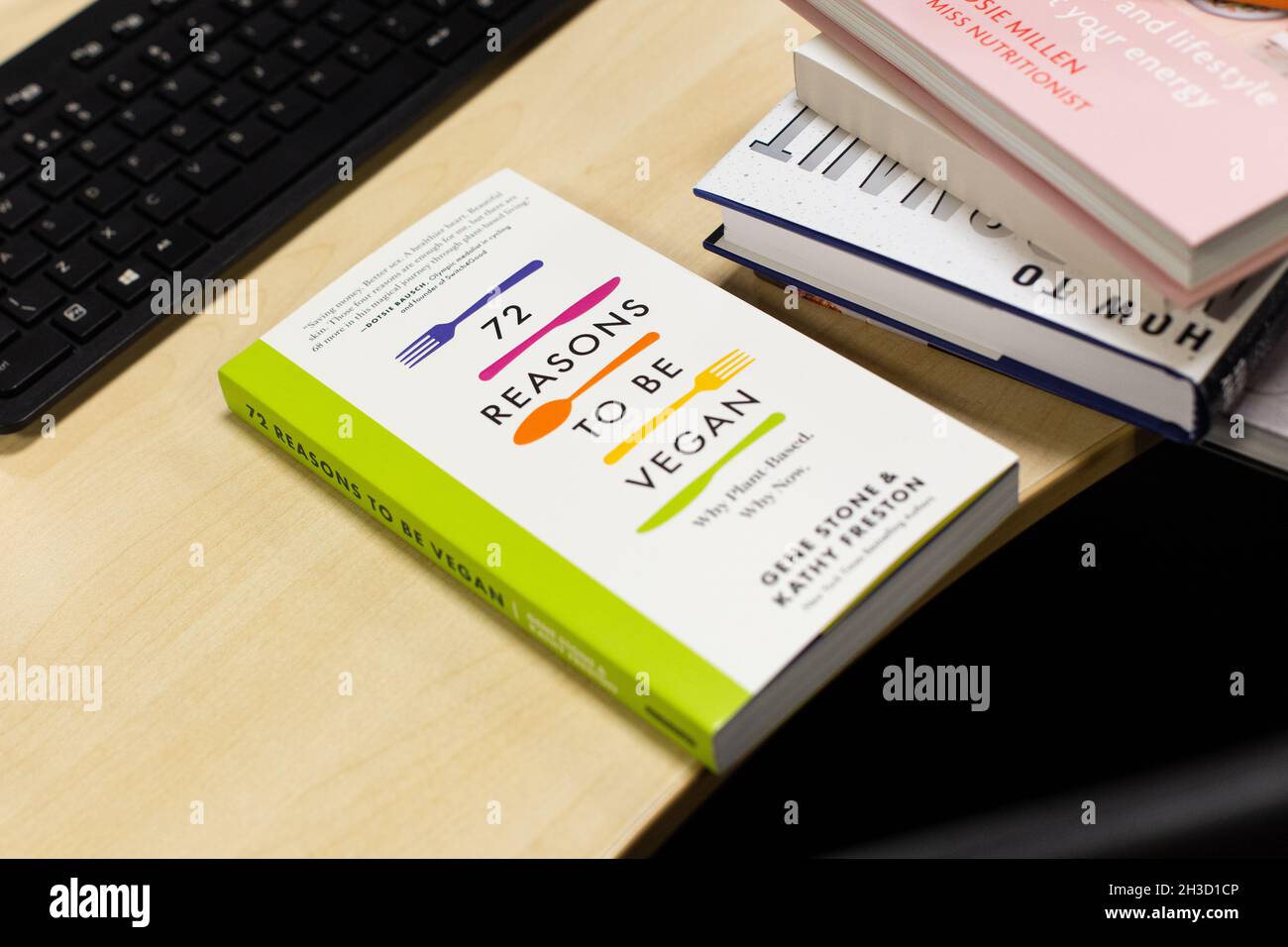 Vegan Book, 72 reasons to be a vegan Stock Photo - Alamy