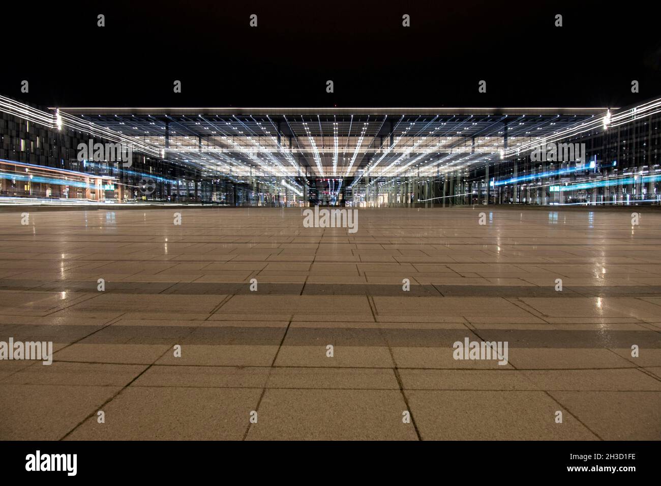 Simultaneous operations hi-res stock photography and images - Alamy