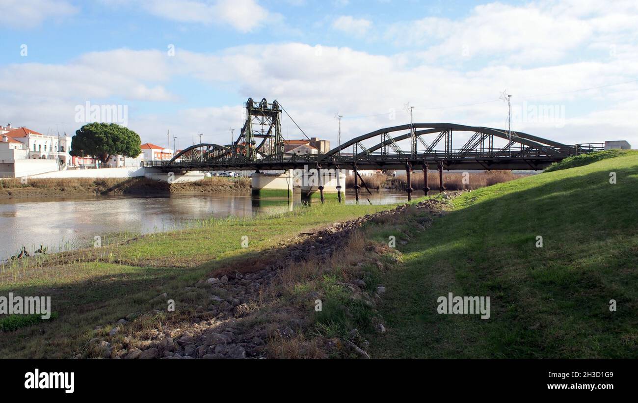 Old draw bridge hi-res stock photography and images - Alamy