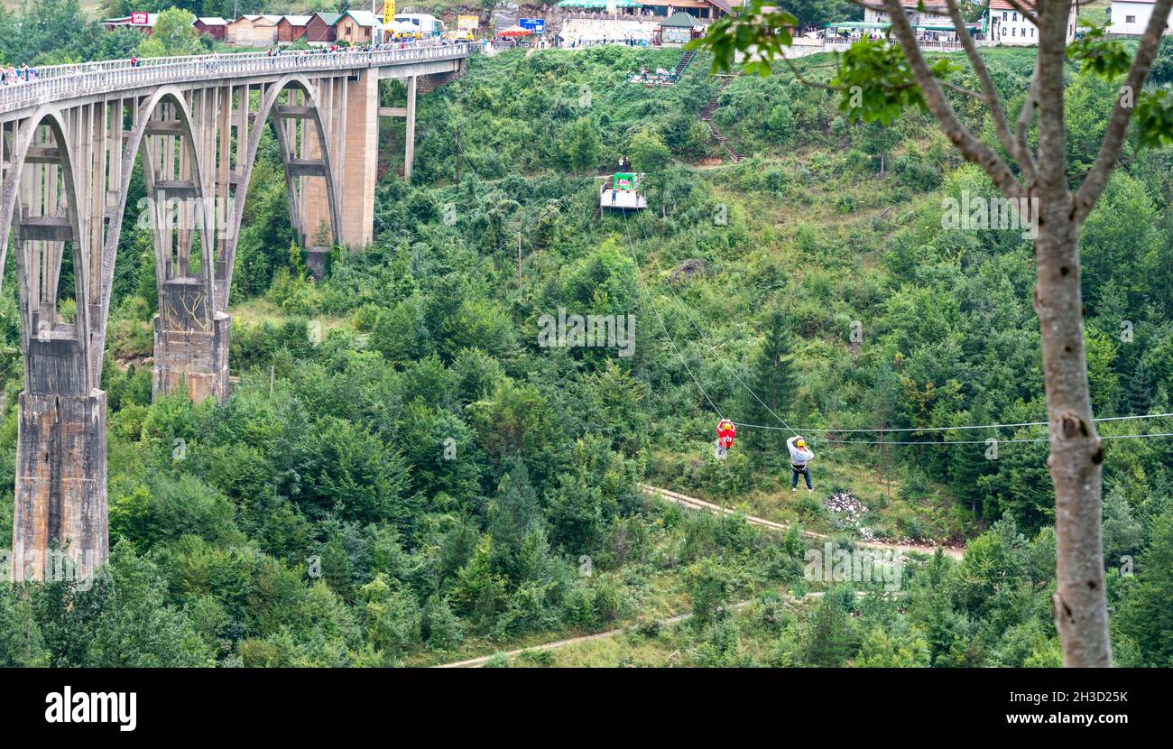 Viaduct park activities hi-res stock photography and images - Alamy