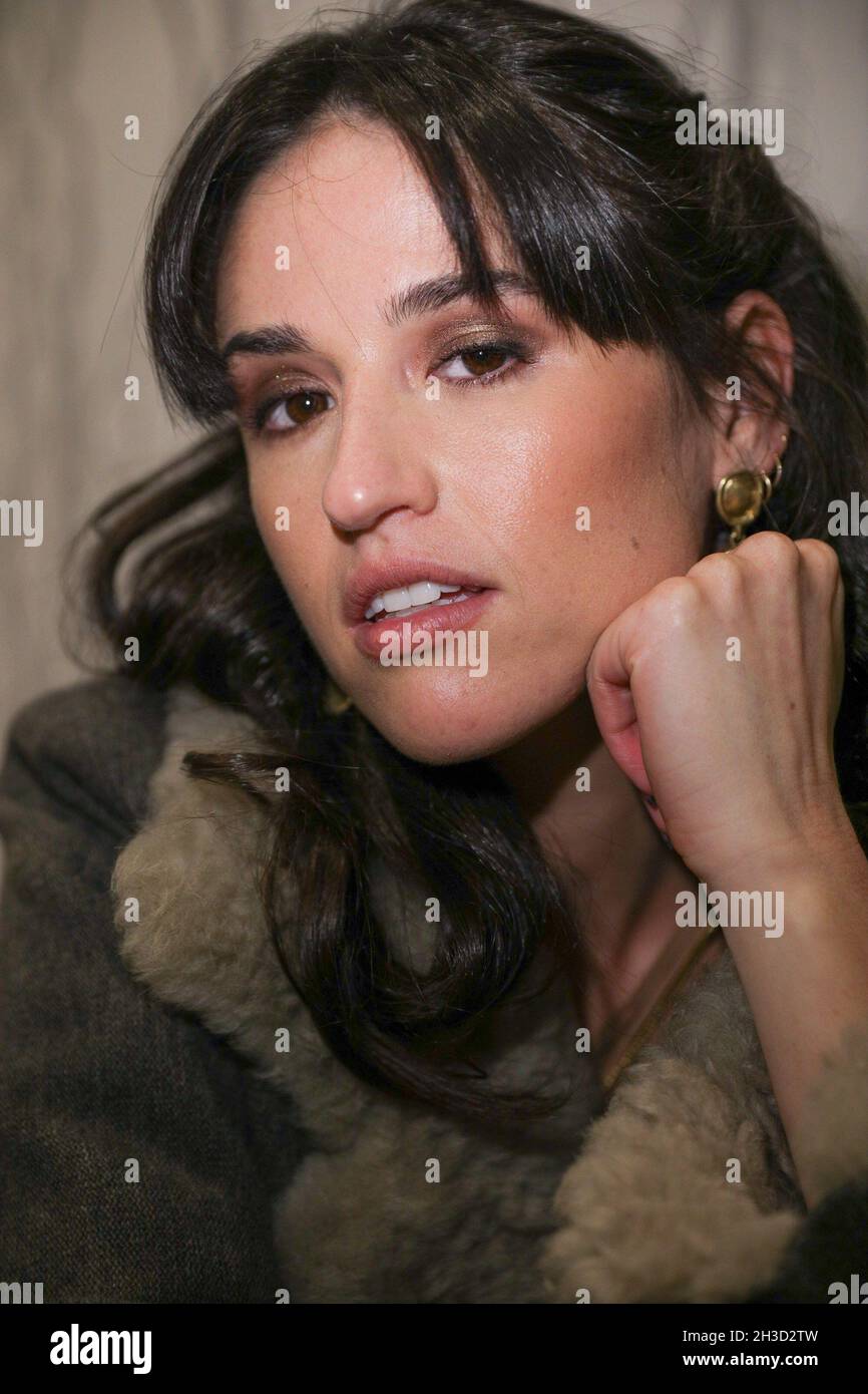 Sofar sounds hi-res stock photography and images - Alamy