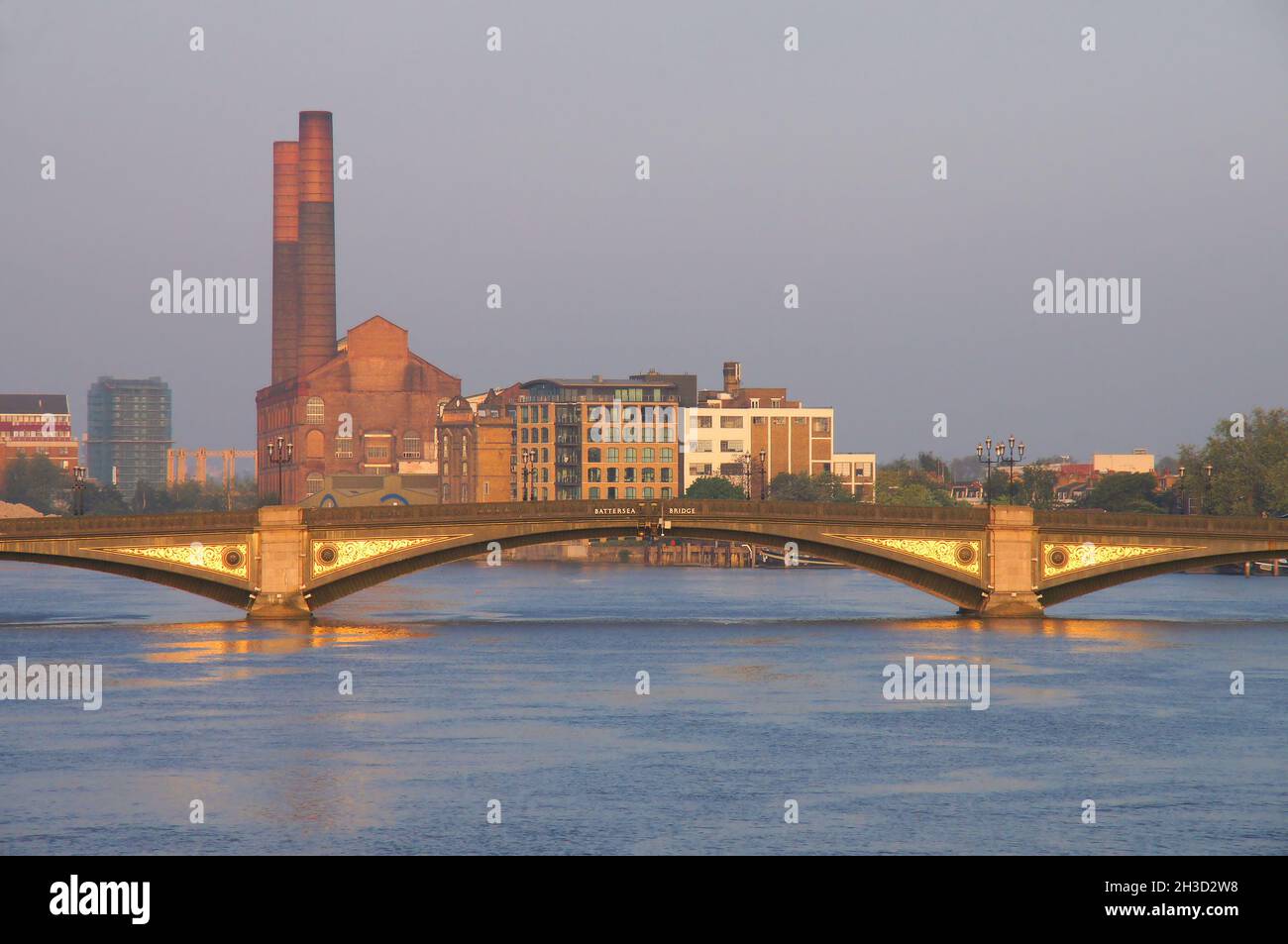 Chelsea bridge road hi-res stock photography and images - Alamy
