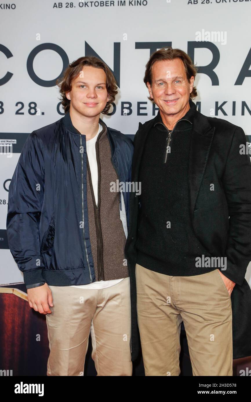 Sam heinze hi-res stock photography and images - Alamy