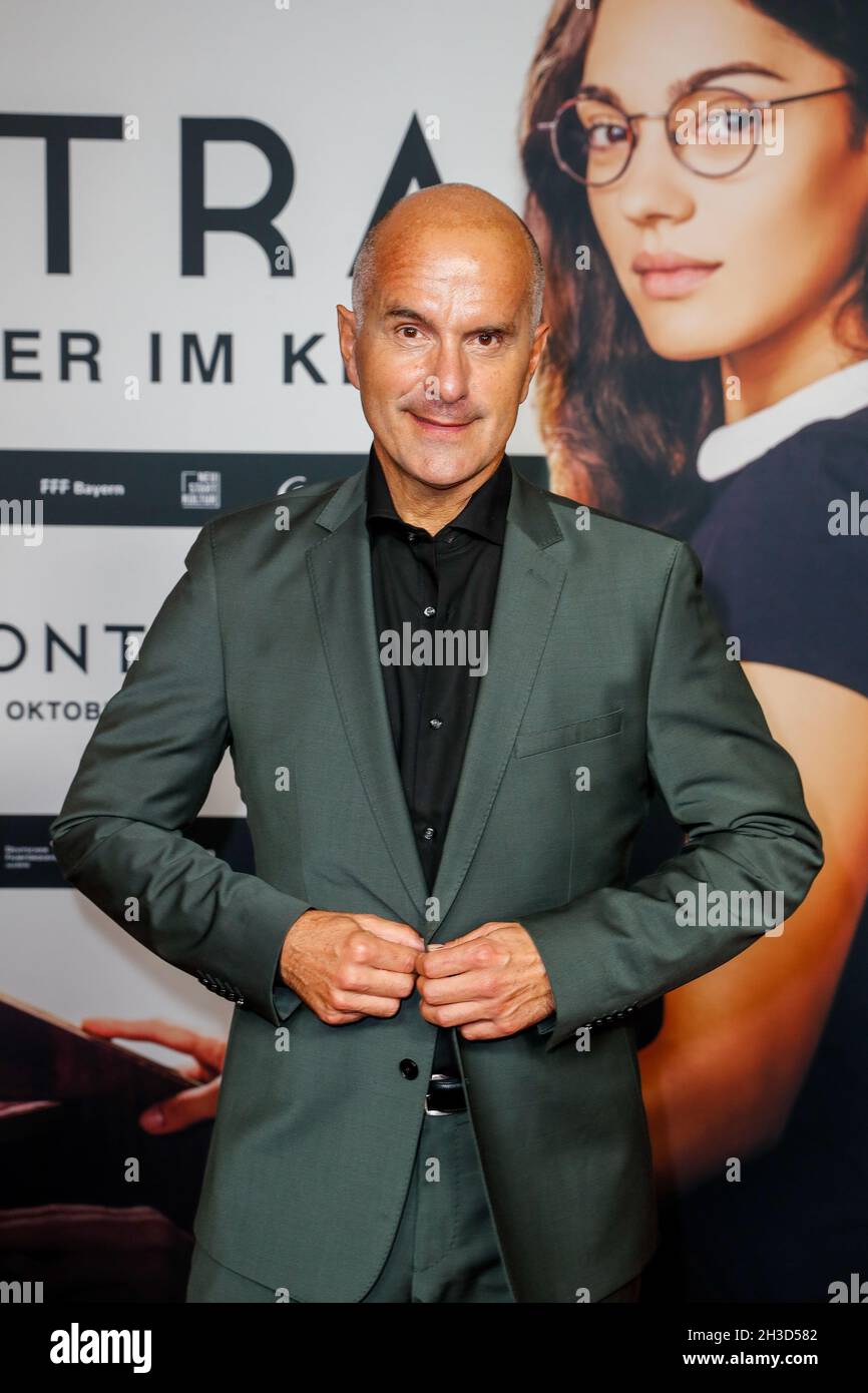 Berlin, Germany. 27th Oct, 2021. Christoph Maria Herbst comes to the premiere of the film ...