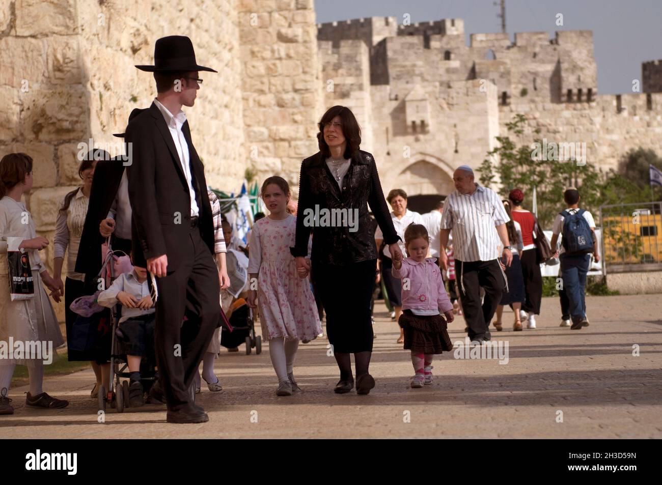 ISRAEL. JERUSALEM. UNESCO WORLD HERITAGE SITE. ORTHODOX JEWS FAMILY ...