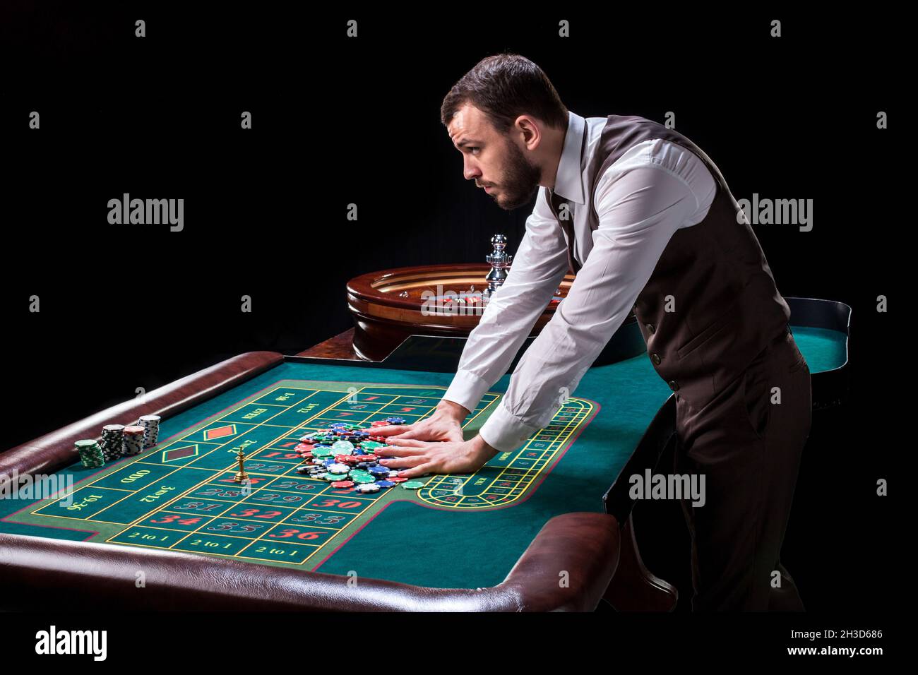 Croupier blackjack hi-res stock photography and images - Alamy