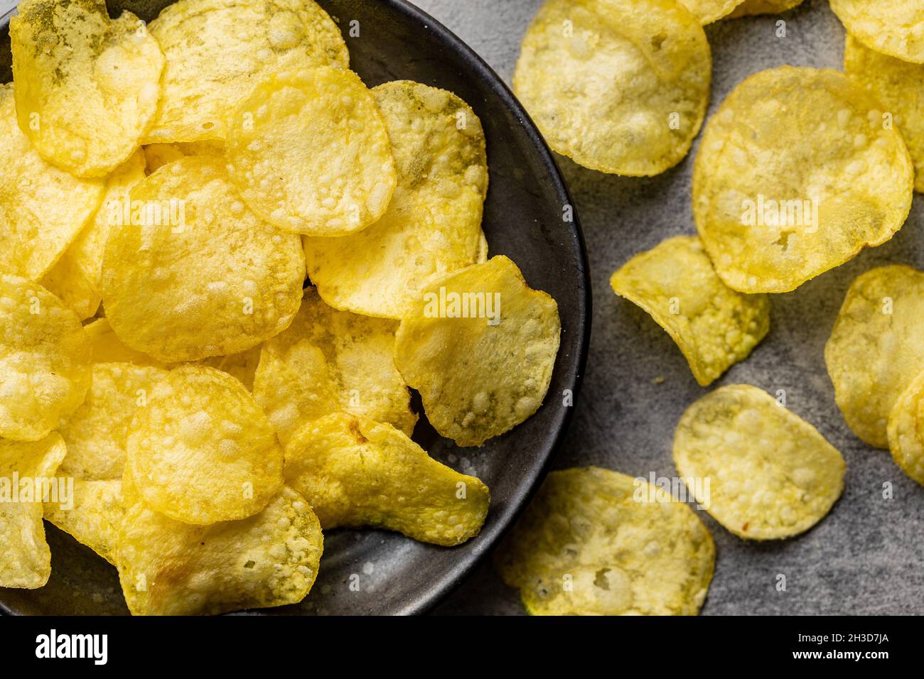 Crunchy potato chips. Potato crisps on plate. Top view Stock Photo - Alamy