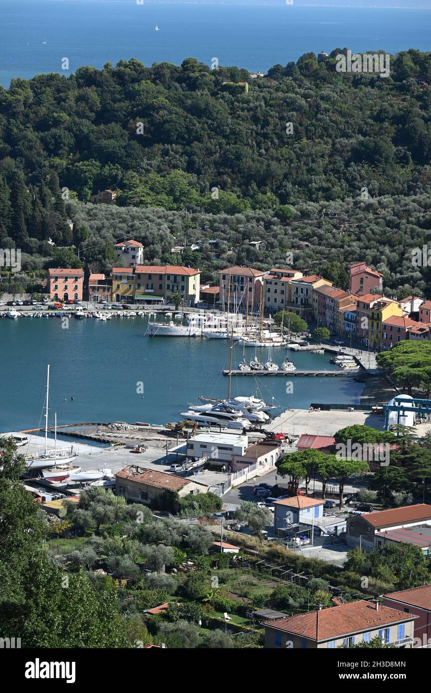 View of the bay of the village of Le Grazie of Porto Venere Stock Photo ...