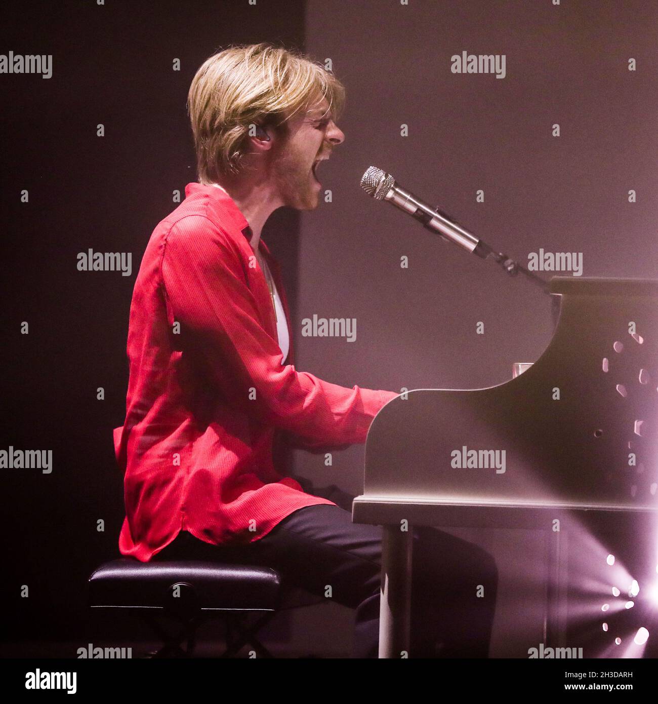 LOS ANGELES, CALIFORNIA, USA - OCTOBER 27: Singer FINNEAS (Finneas O ...