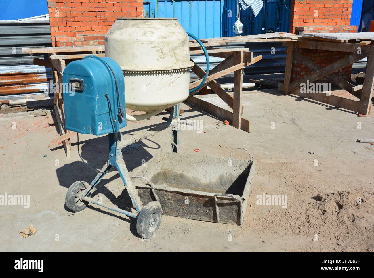 Concrete mixer, Concrete blender is a device that homogeneously ...