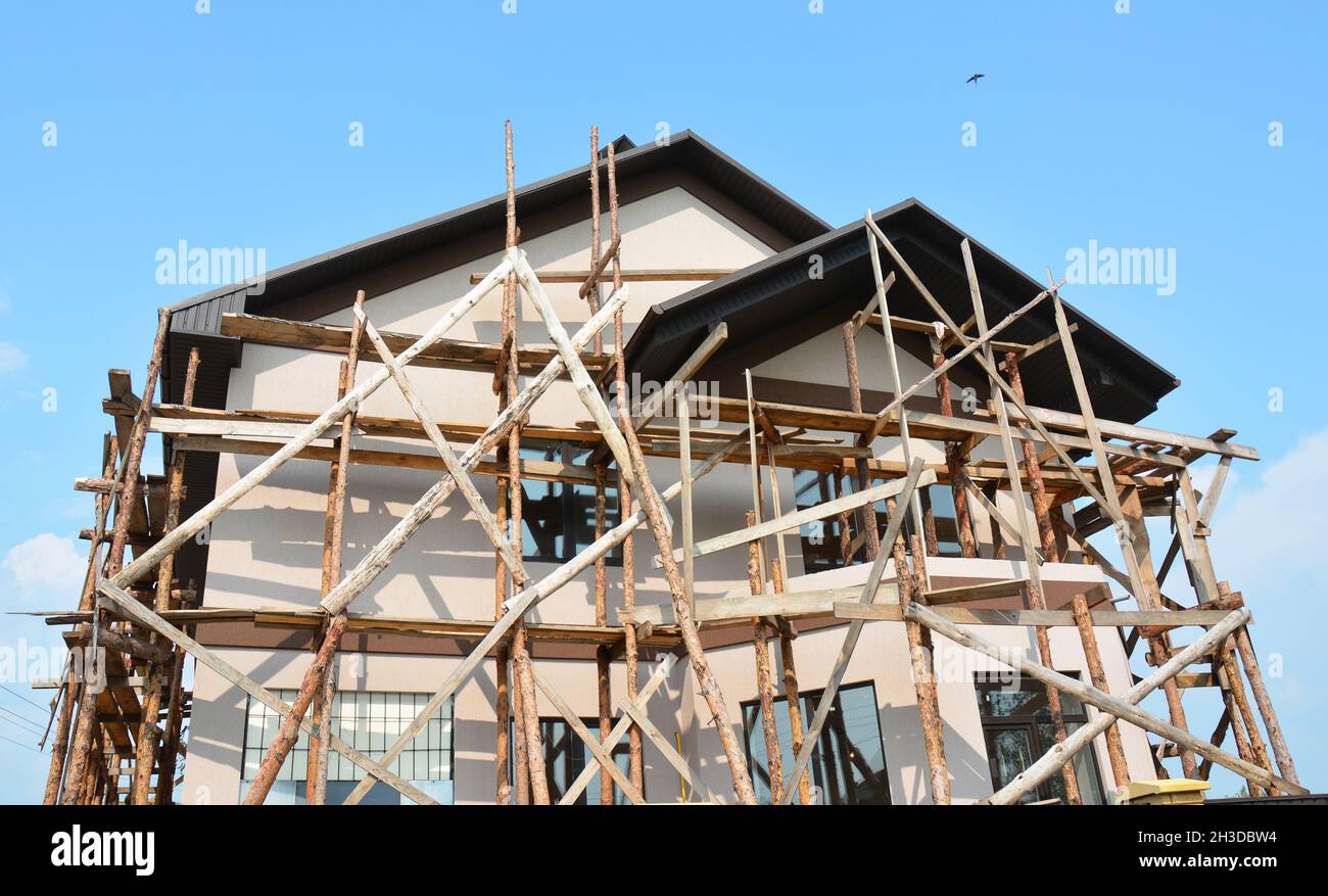 Painting exterior house wall with scaffolding Stock Photo - Alamy