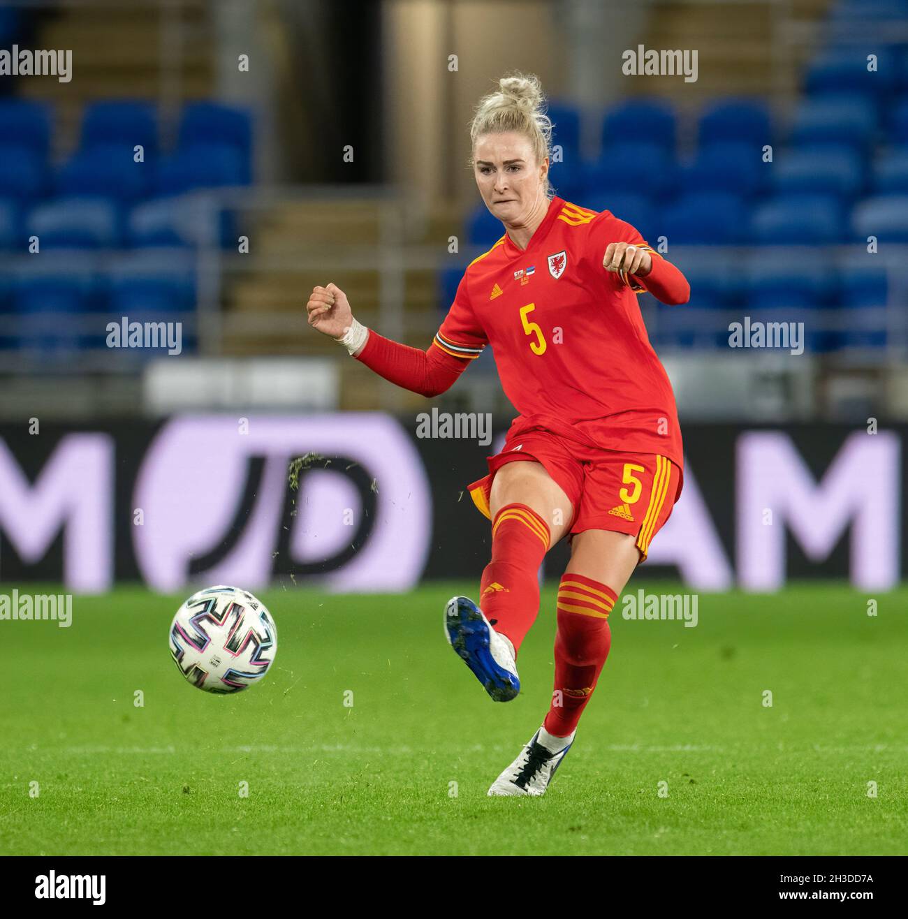 4 rhiannon roberts hi-res stock photography and images - Alamy