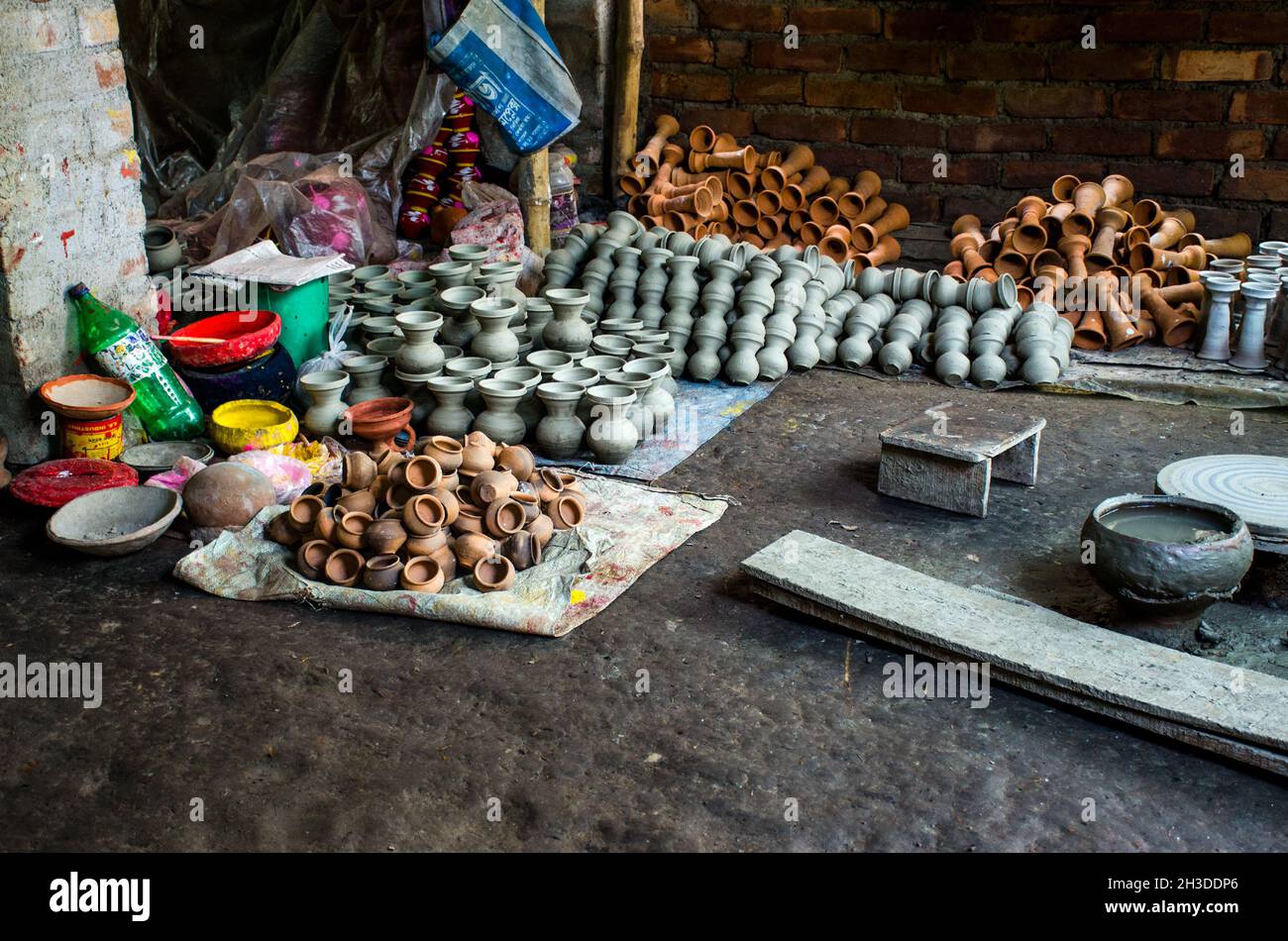 India pottery workshop hi-res stock photography and images - Alamy