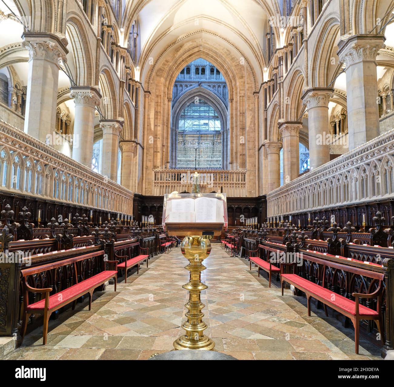 Lectern and bible hi-res stock photography and images - Alamy