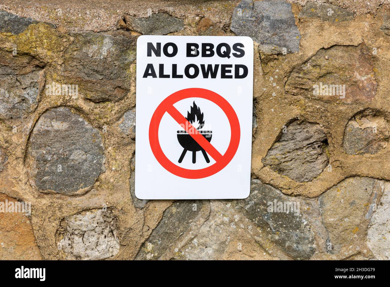 A BBQS not allowed sign on a stone wall Stock Photo - Alamy